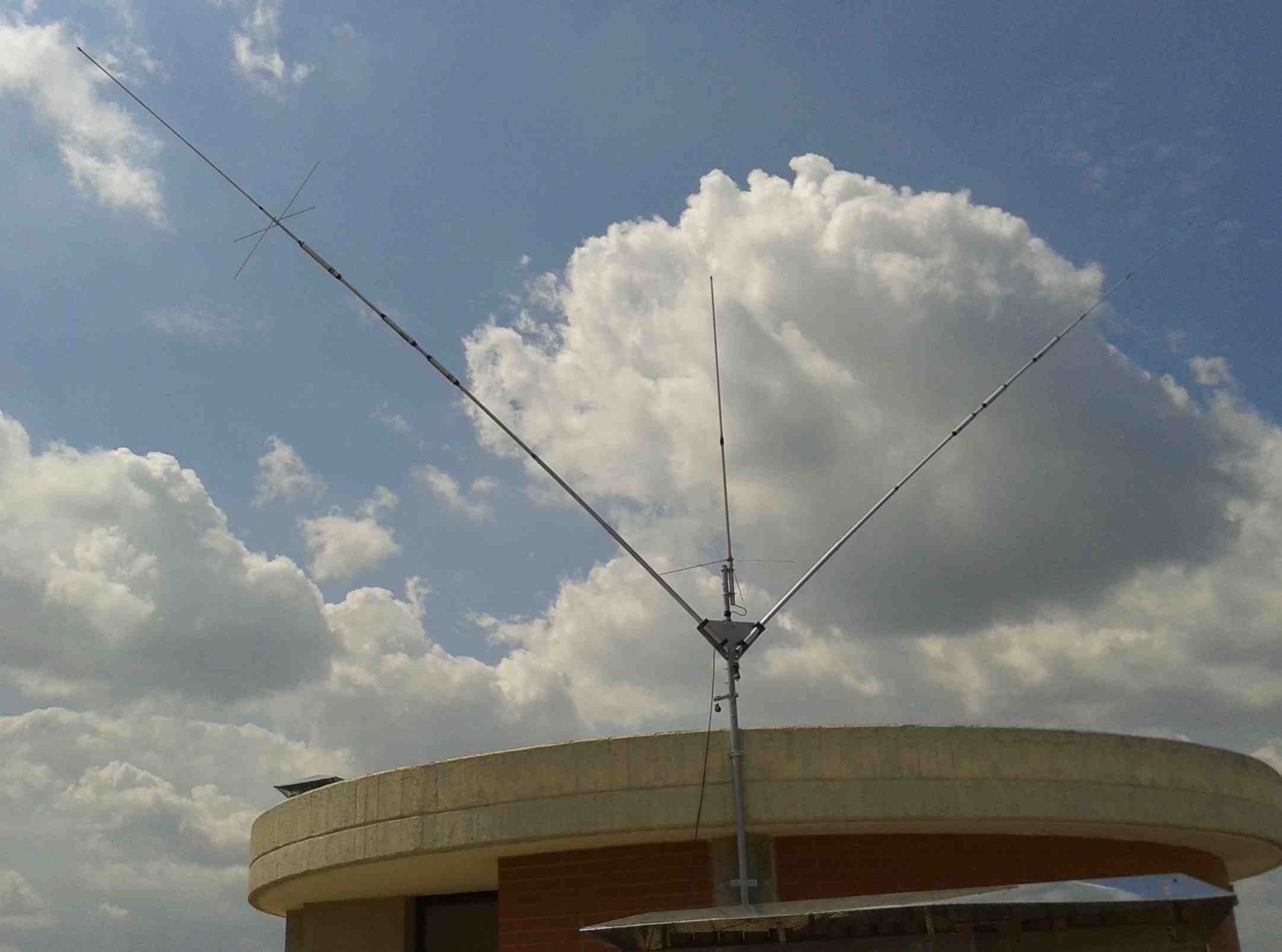 Dipolo multibanda HF a V trappolato